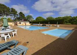 Campsites with swimming pools in Cornwall